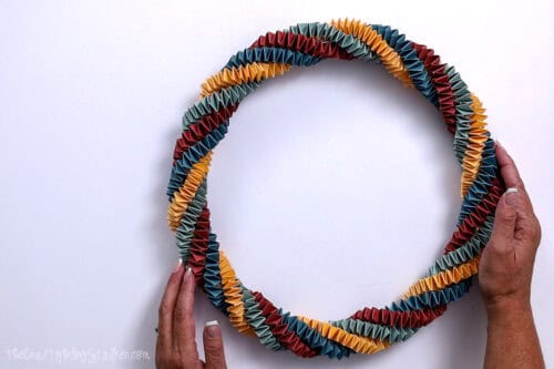Paper Box Chain Wreath Tutorial - The Crafty Blog Stalker