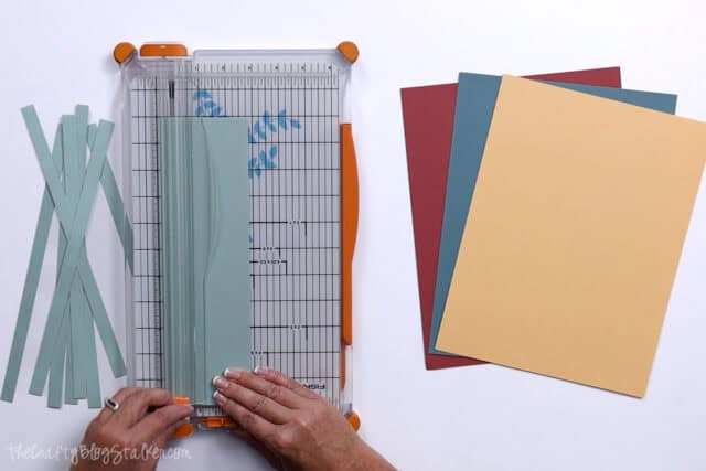 Paper Box Chain Wreath Tutorial - The Crafty Blog Stalker