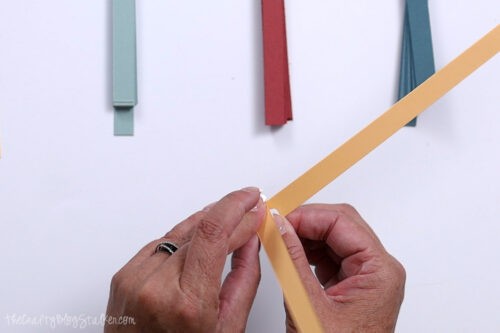 Paper Box Chain Wreath Tutorial - The Crafty Blog Stalker