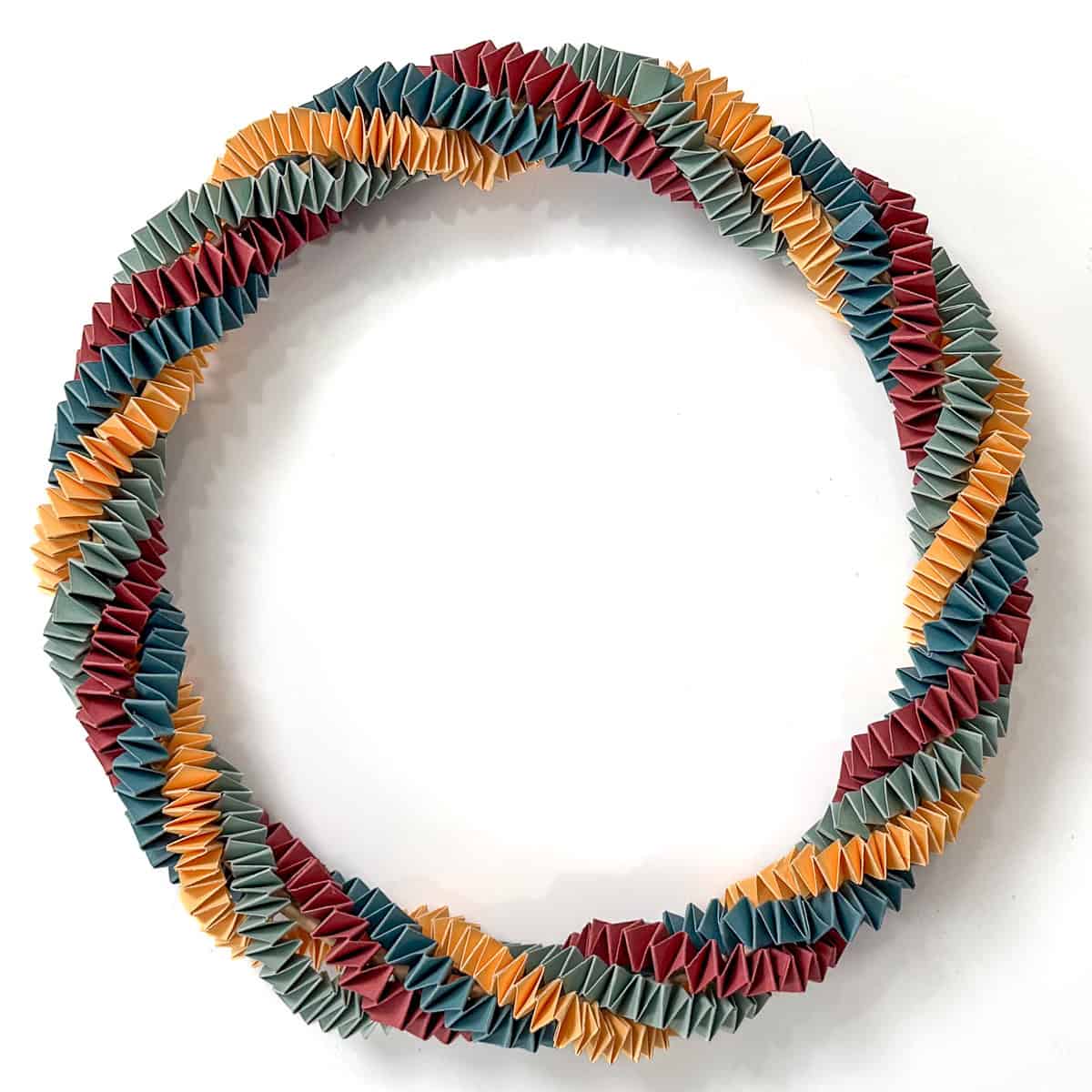 Paper Box Chain Wreath Tutorial - The Crafty Blog Stalker