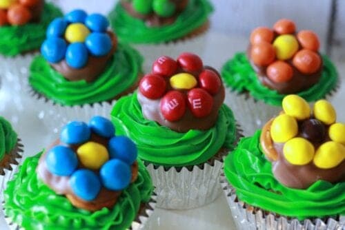 How to Make Spring Flower Pretzel Bites - The Crafty Blog Stalker