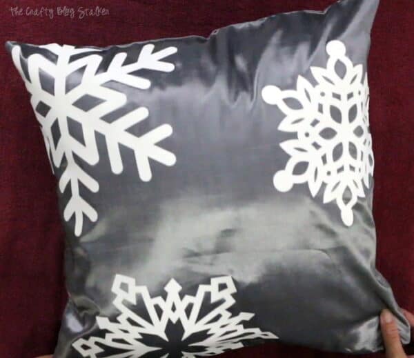 How to Make a Snowflake Pillow Cover - The Crafty Blog Stalker