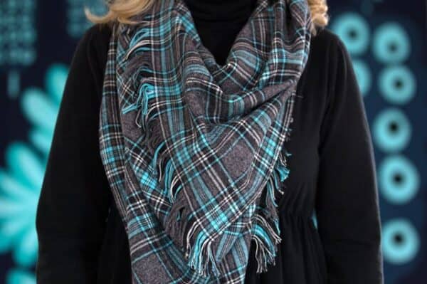 Warm Up with 20 Handmade Scarf Tutorials and Patterns