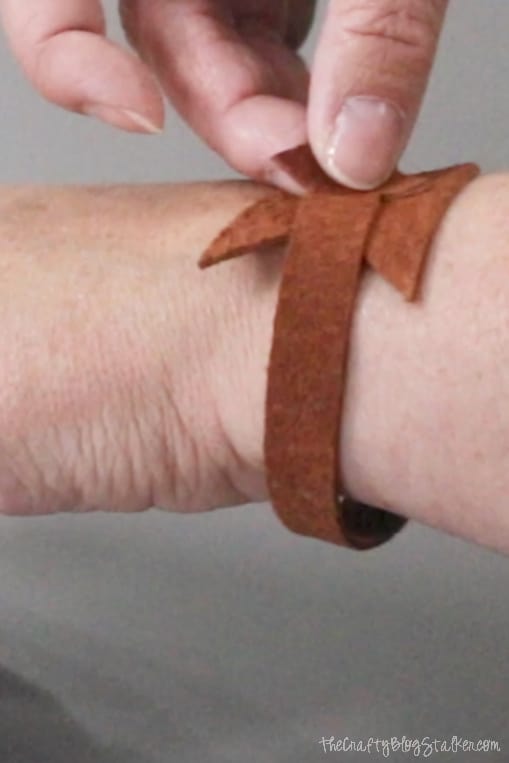 DIY Arrow Leather Bracelet Cricut Tutorial | The Crafty Blog Stalker