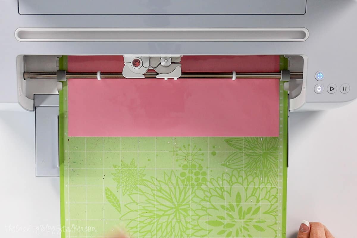 How to Make a Personalized Cutting Board - The Crafty Blog Stalker