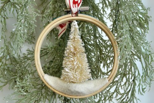 28 Fun Embroidery Hoop Christmas Crafts - The Crafty Blog Stalker