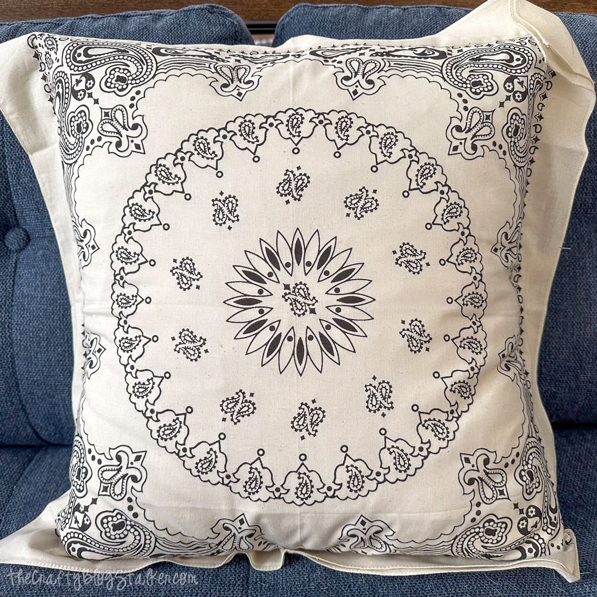 How to Sew Easy and Colorful Bandana Pillows - The Crafty Blog Stalker